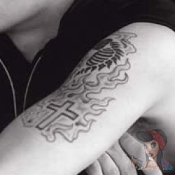 Many tattoos - Devon Sawa